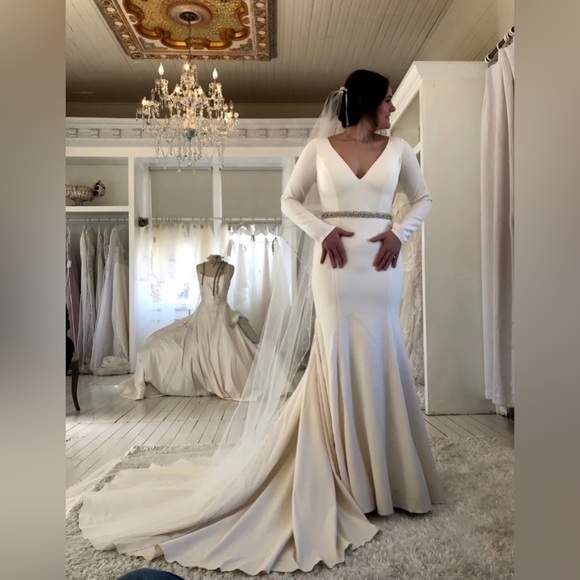 Allure Bridals | Dresses | Beautiful Ivory Trumpet Wedding Gown Only ...